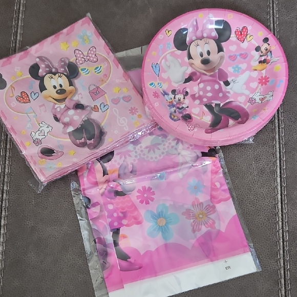 Disney | Party Supplies | Disney Minnie Mouse Pink Disposable Tableware ...